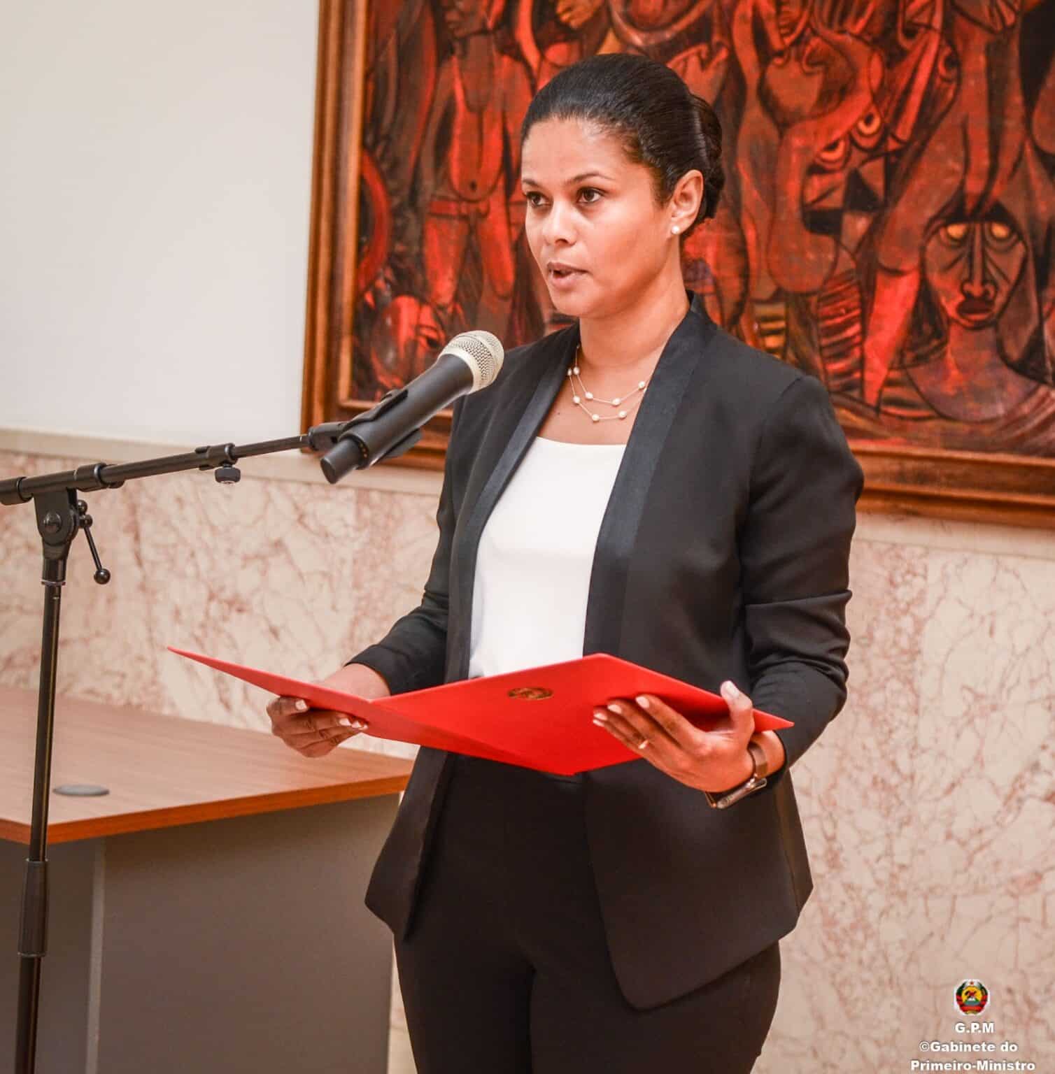 Primeiro-Ministro empossa novo Director-Geral e Directora-Geral Adjunta do INS - Instituto ...