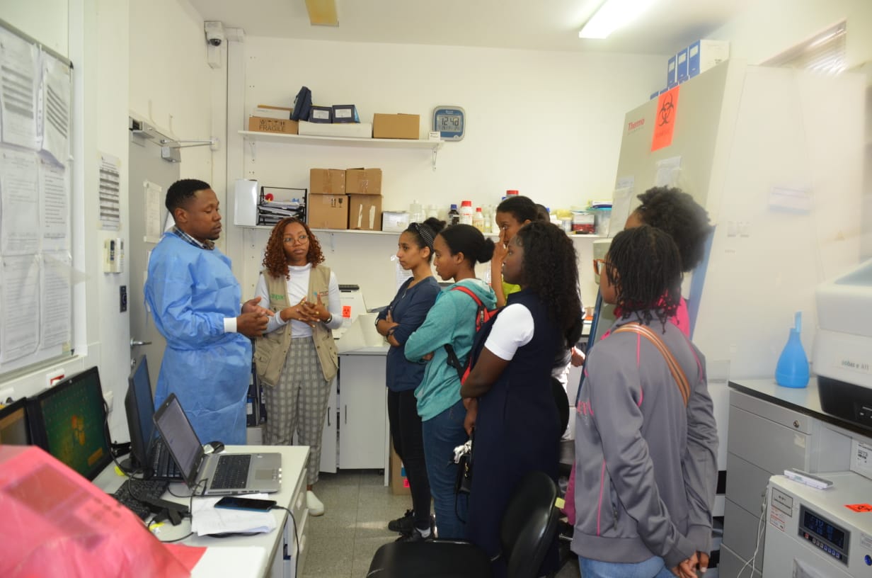 Estudantes de medicina visitam Delegação Provincial do INS na Cidade de ...