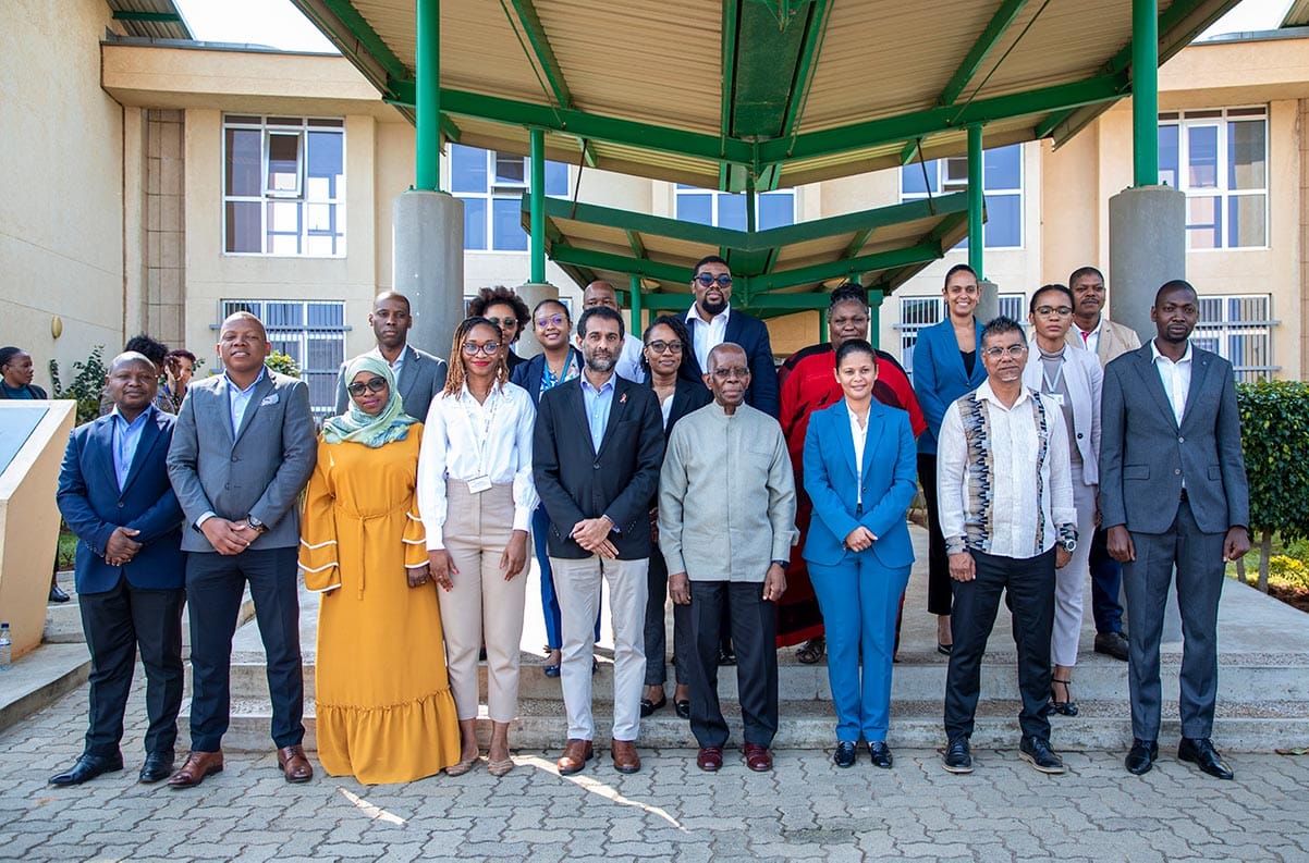 Primeiro-ministro impressionado com o funcionamento do INS - Instituto ...