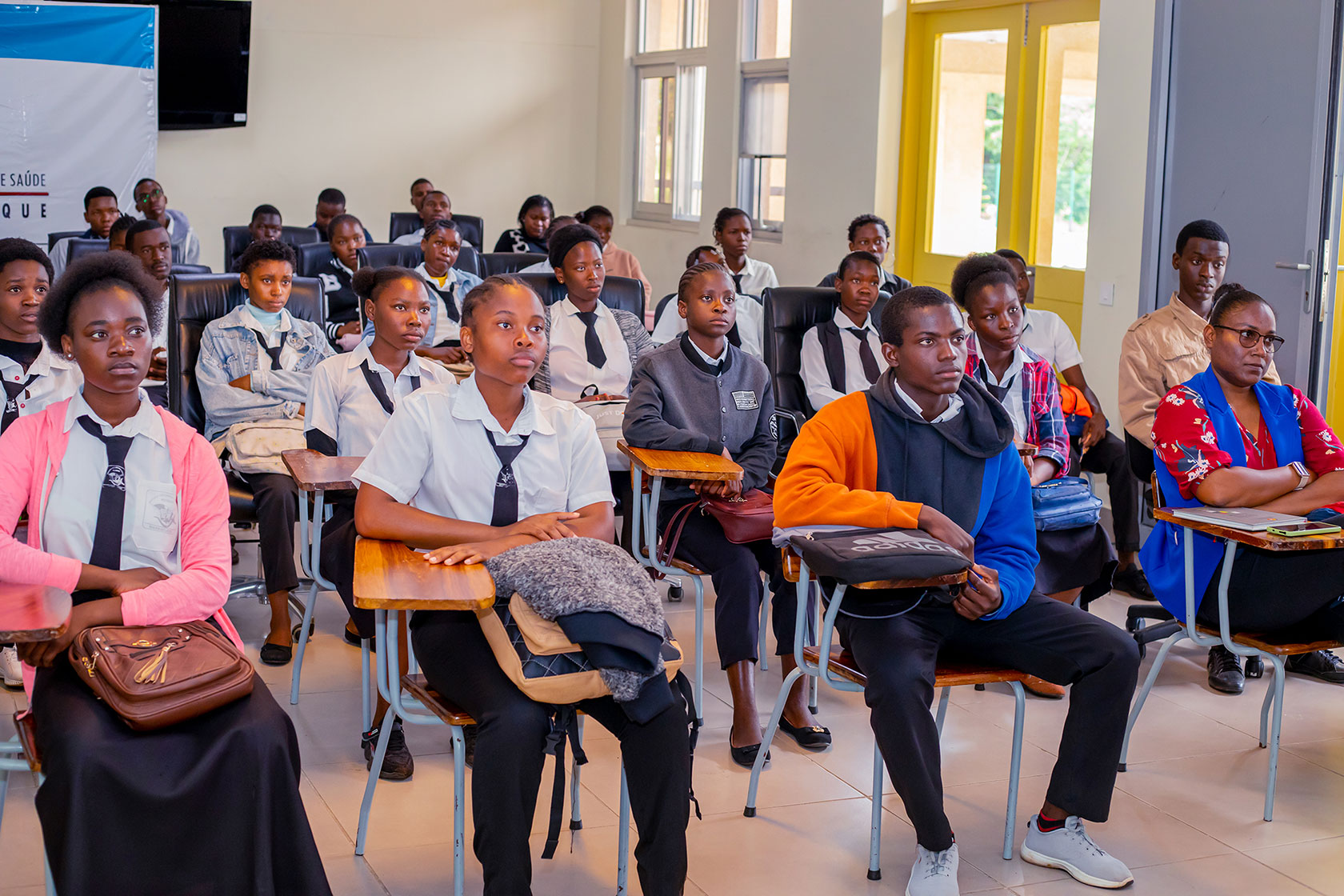 INS recebe alunos da Escola Secundária Gwaza Muthini - Instituto ...